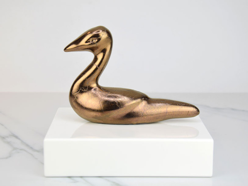 LABOD NOEMI – GOLD BRONZ GLAZURA na lesenem podstavku | Oskar Kogoj